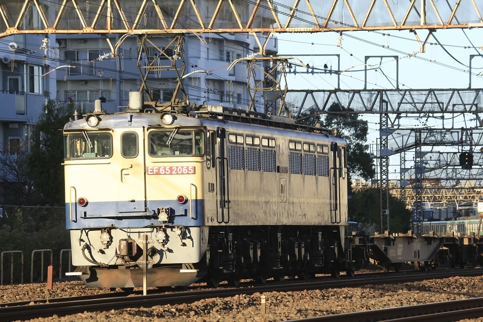 ’22年11月27「日の馬橋周辺の貨物列車: 変速ショック2